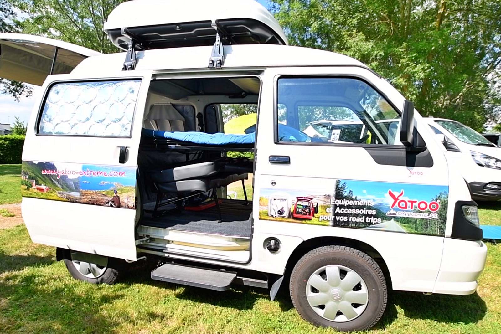 Yatoo dévoile un aménagement sur le mini-van Piaggio Porter ...