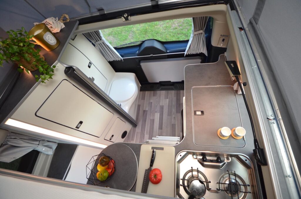 Tout savoir sur les vans avec WC fixes | Fourgonlesite