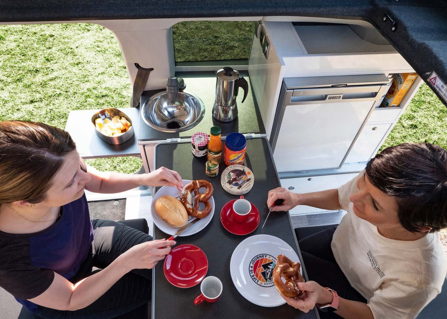 Reimo VW Caddy Camp 2 : le ludospace malin à prix accessible ...