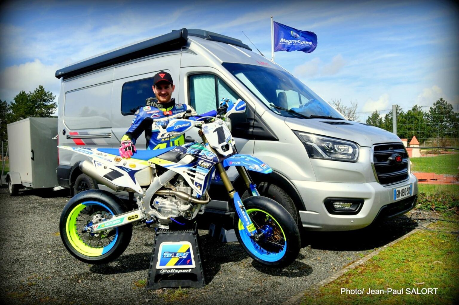 Le Supermotard Thomas Chareyre a choisi le LMC Innovan 590 | Fourgonlesite