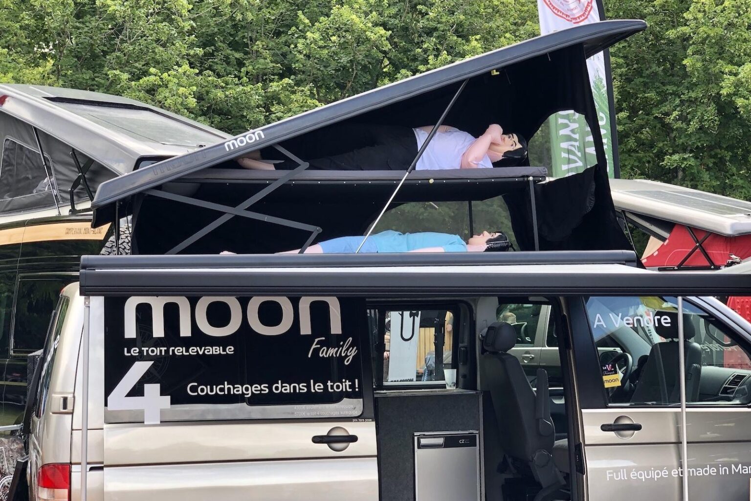 Moon Roof invente le toit relevable … 4 places nuit ! | Fourgonlesite