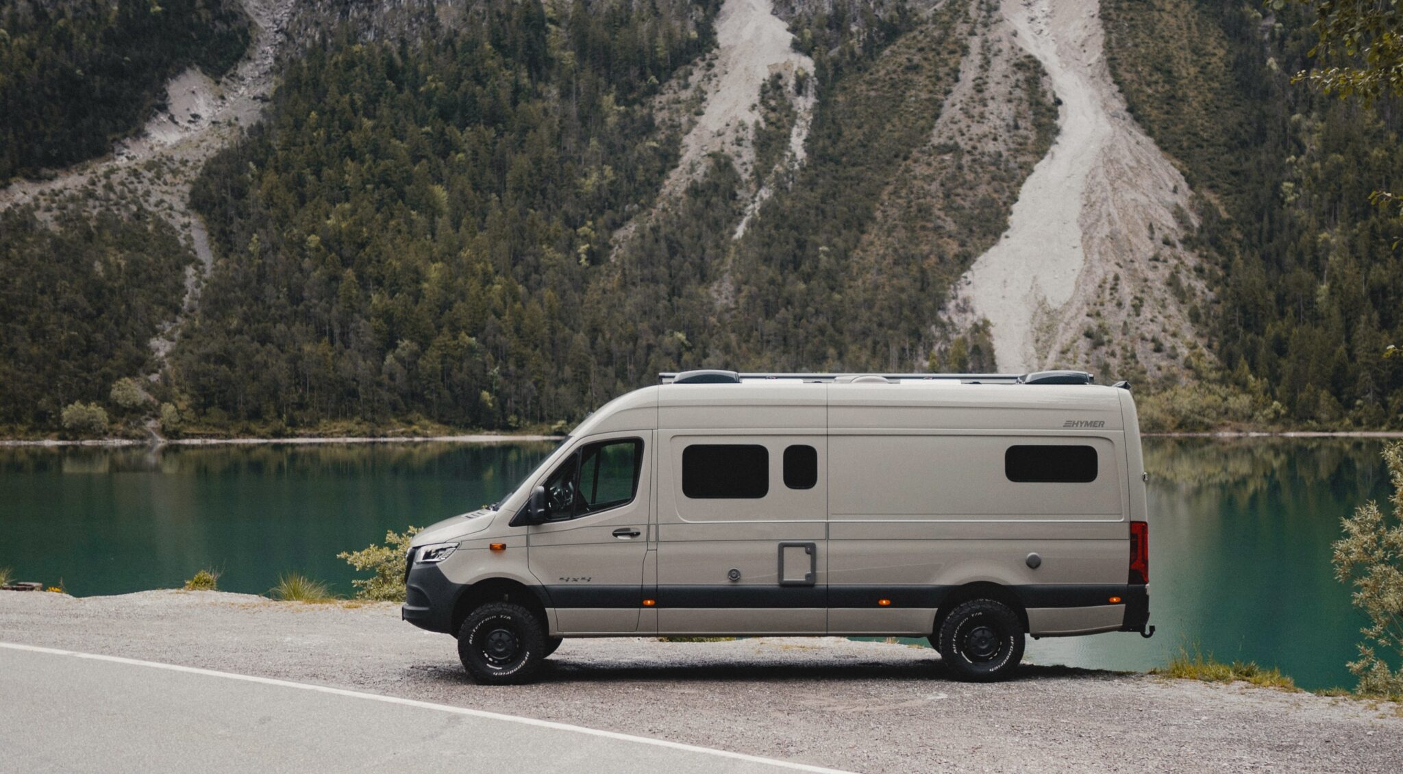 Hymer Grand Canyon S 700 - dormir sans compromis sur le Mercedes ...