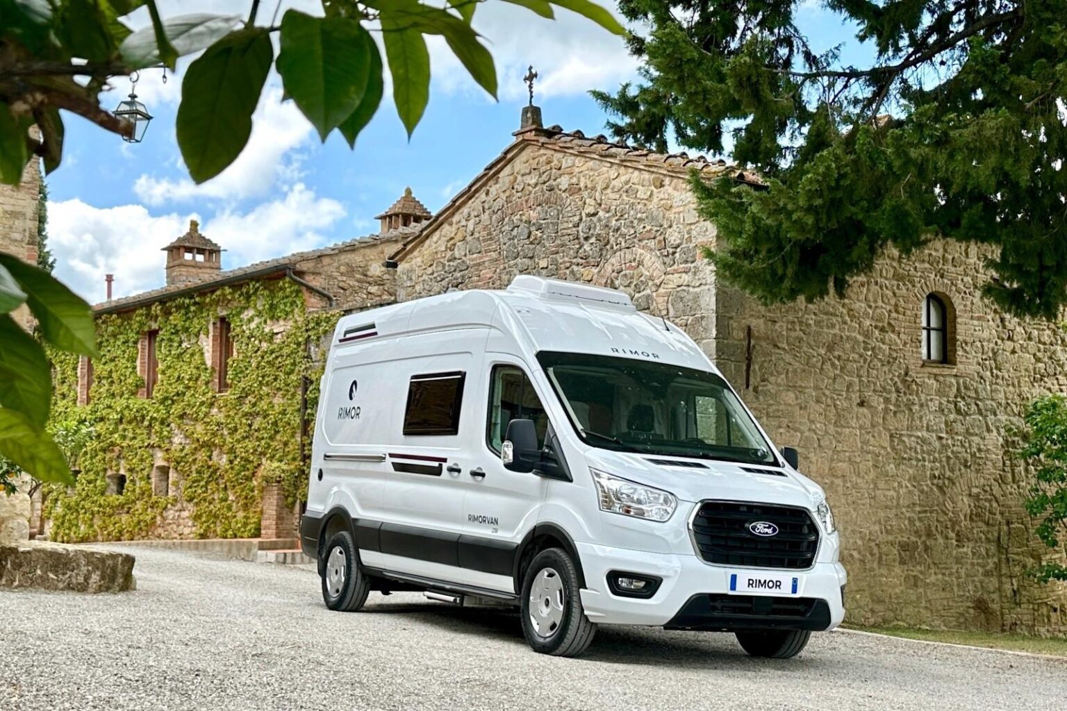 Design revisité et nouveaux matériaux pour les fourgons Adria Twin ...