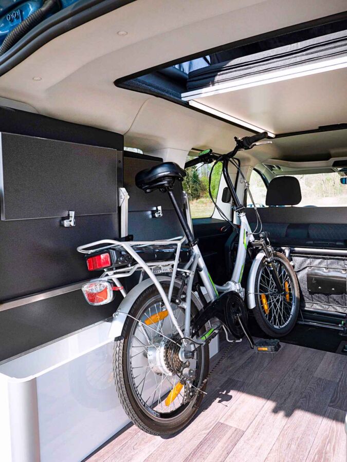 Reimo VW Caddy Camp 2 : le ludospace malin à prix accessible ...